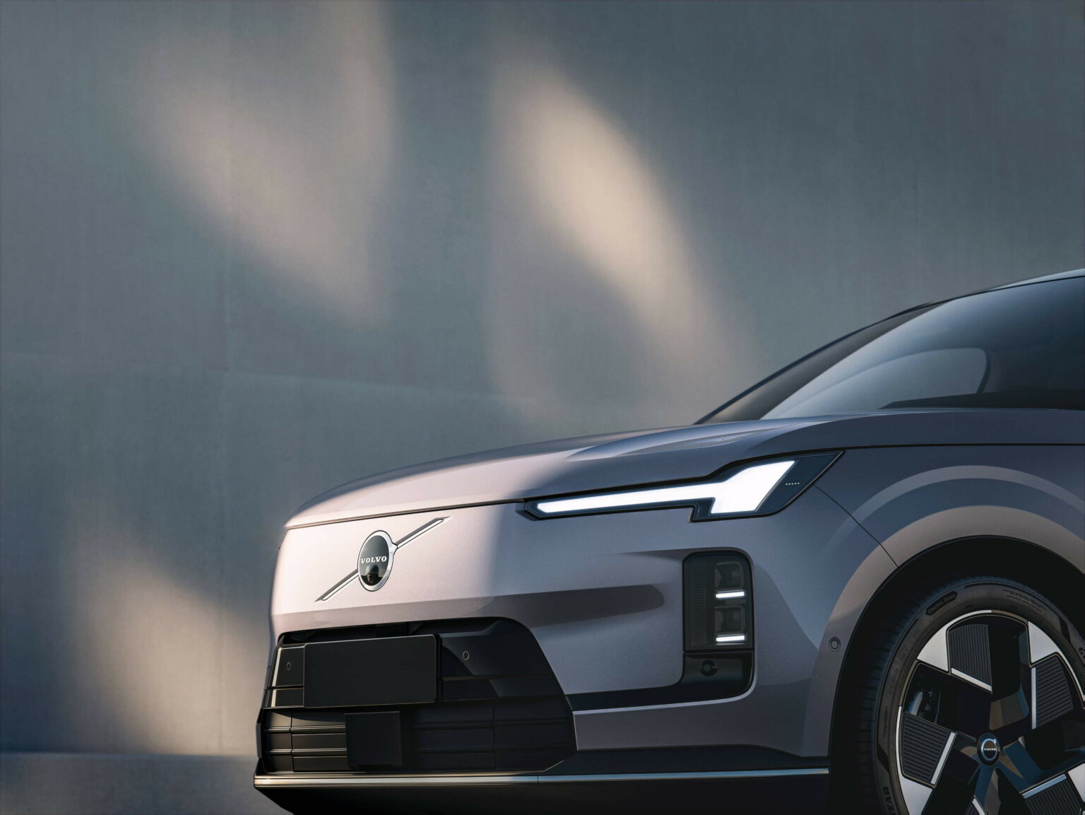 VOLVO lancia la nuova XC70: SUV ibrido plug-in da 1.200km di autonomia - TechDrive